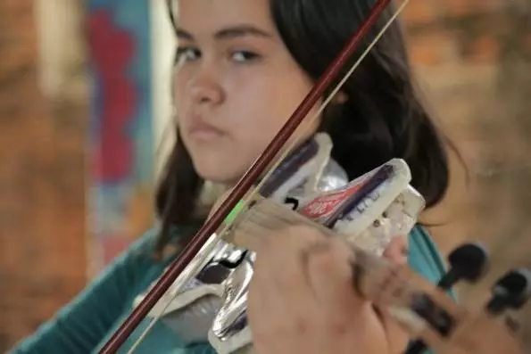 Orchestra degli strumenti della spazzatura