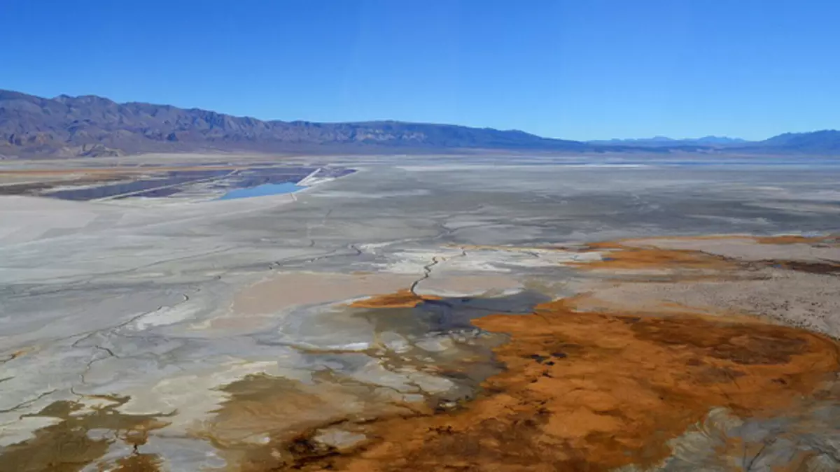 Los Angeles no Vale dos Owens: secar o lago e pacificar poeira