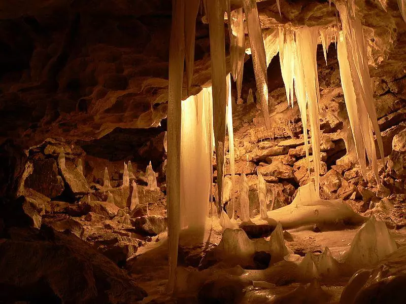Li-stalactites.