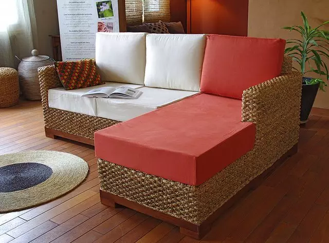 Furnitur rotan dari akar eceng gondok