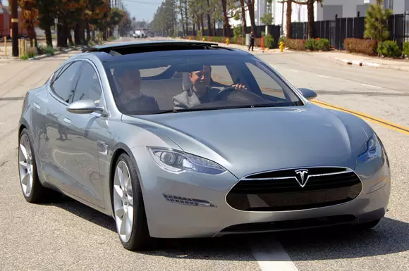 Gelwir Model Sedan Tesla S yn gar tueddiad y flwyddyn