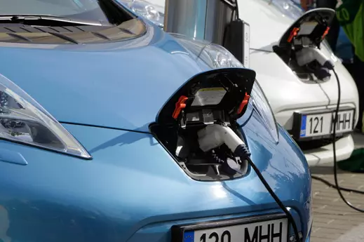 La compétitivité des véhicules électriques fournira des batteries améliorées