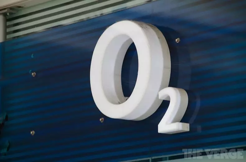 ဗြိတိသျှမိုဘိုင်းအော်ပရေတာ O2 O2 သည်အီလက်ထရောနစ်အမှိုက်များကိုတိုက်ခိုက်သည်