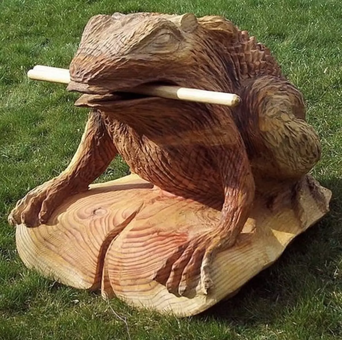 Eco-sculpture nga si Tommy Krhaggs