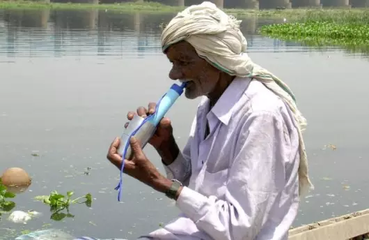 LifeStraw: un purificador d'aigua d'un sol ús de baix cost per a ús individual