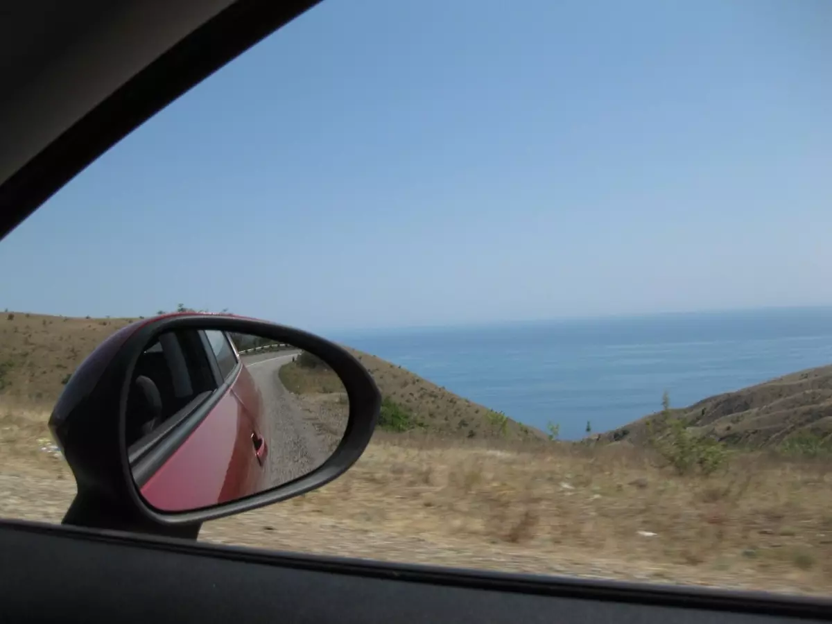 Seat Leon på vägen längs Krimens kust