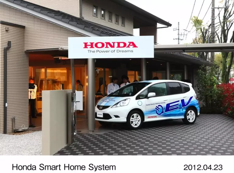 2012. gada 23. aprīlis sāka darboties vienā no trim inteliģentajām mājām no Honda