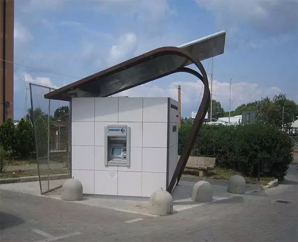 Bankomaty słoneczne w indyjskim wyjściu