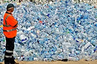 પાણી હેઠળ 3 મિલિયન પ્લાસ્ટિકની બોટલ યુકેના કચરાના બહુકોણ પર દરરોજ વસૂલવામાં આવે છે