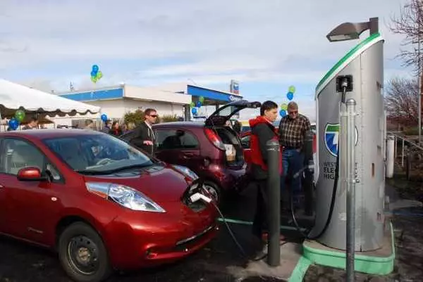 Benzin auto renere elbil? Det sker også