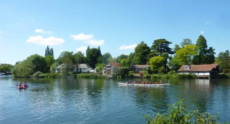 Mala Floating ji Mîmarên Baca dê tenê 10 metre ji stûyê Thames were bicîh kirin