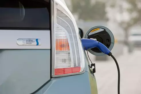 2012 Toyota Plug-in prius hibrid: Kaliforniyalılar 4000 dollar qənaət edə biləcəklər