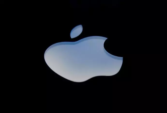 Apple konstruos plej grandan privatan sunbrilan bienon