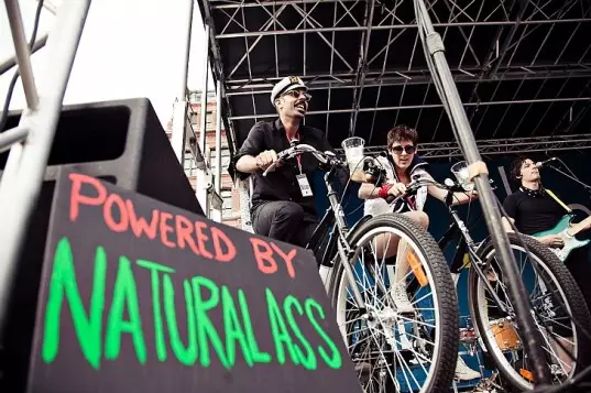 Generator Bicycle nyedhiyakake konser ing New York
