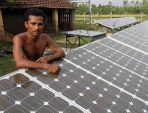 Bahkan di India, listrik dari matahari tetap dua kali lebih mahal daripada listrik dari batubara, tetapi segera situasi dapat berubah