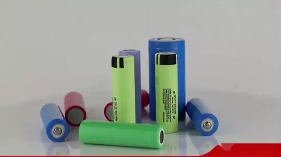New Lithium batterijen binne smirder en yn rekken brocht