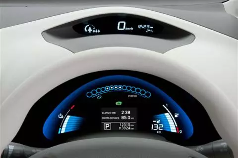 მოწყობილობების პანელი Nissan Leaf- ში