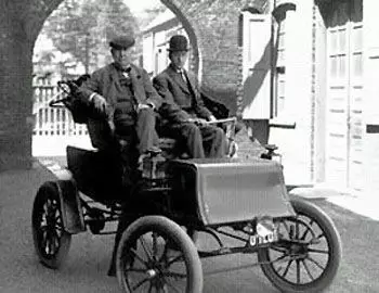 Pojazdy elektryczne - sto lat historii. Thomas Edison na elektrycznym Car Studebaker, 1903