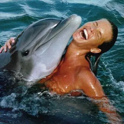 Delfīni palīdzēs cilvēkiem