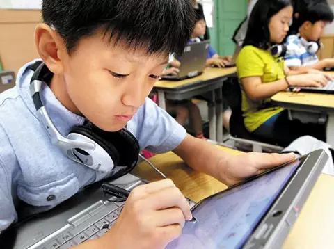 South Korea - the first country introducing e-learning in schools