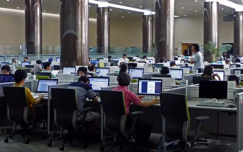Na biblioteca - a juventude coreana já está pronta para a mudança