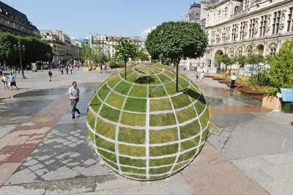 Green globe - optical illusion in the very center of Paris