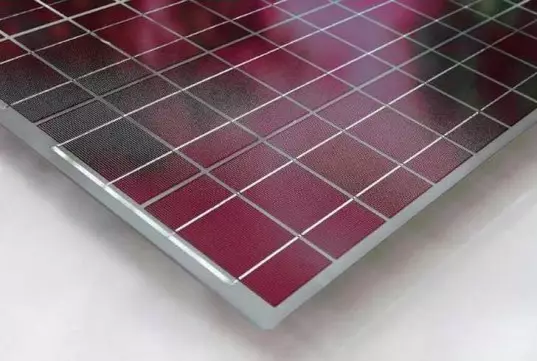Viacfarebné solárne panely z Qsolar