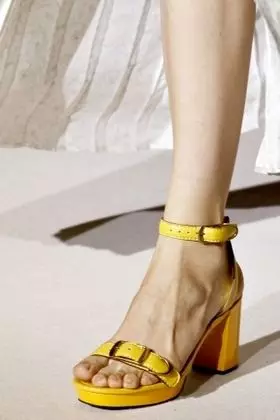 Stella McCartney გაზაფხული-ზაფხული 2011: მაღალი ხარისხის კანის sandals