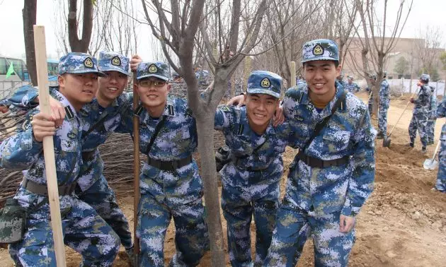 60 000 kiinalaista sotilasta istuttaa puita ilman pilaantumisen torjumiseksi