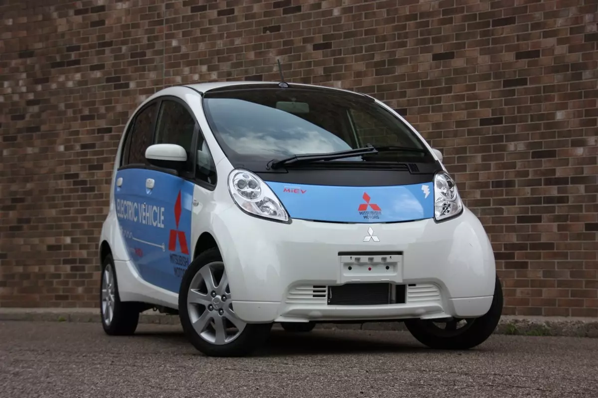 Mitsuvishi I-Miev kann an Russland am Abrëll goen