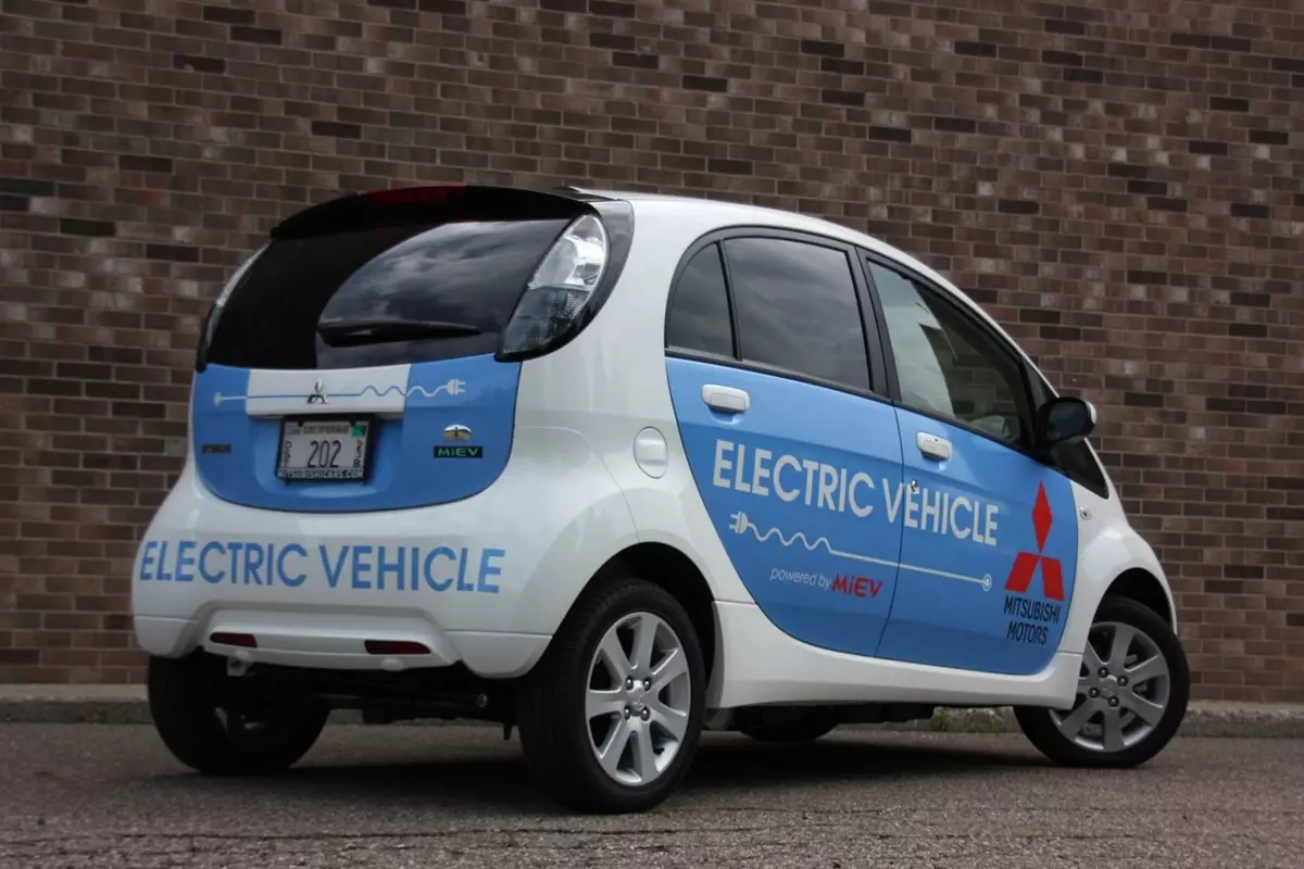 Ang Mitsuvishi I-Miev ay maaaring pumunta sa Russia noong Abril