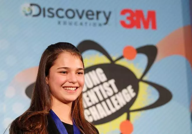 15歲的女學生為其海洋清潔裝置贏得了25,000美元
