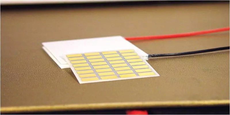 Термоелектрическият материал се съдържа в чипове с около 5 квадратни сантиметра.