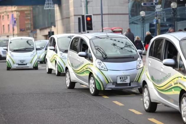 Mobil kompak tina masa depan kabutuhan dina komponén miniatur