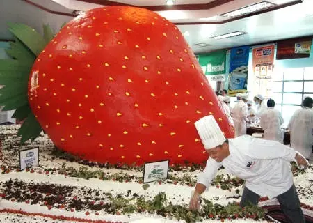 kek strawberi