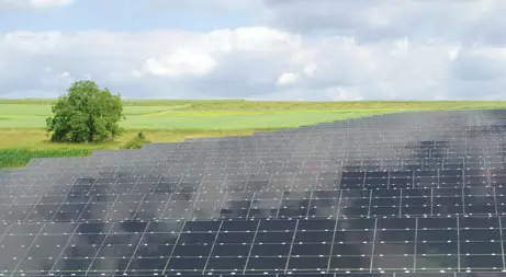 La più grande centrale elettrica fotoelettrica è lanciata in Canada