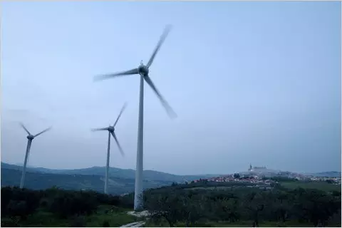 Wind energy in Italy: Think locally, very locally