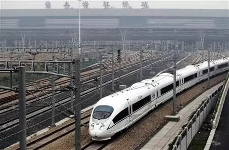 Chinese train puts a speed record for commercial lines