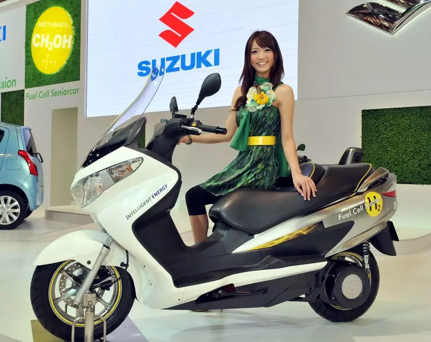 Hydrogen scooter Suzuki.