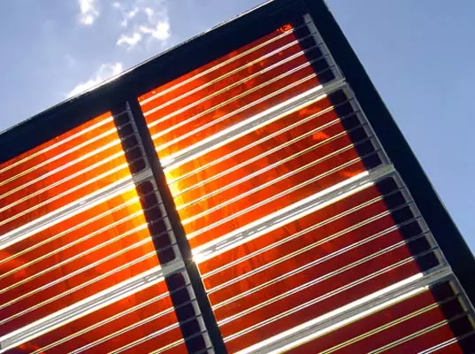 Panel solar bakal ngasilake energi kanggo produksi elektrolisis lan hidrogen