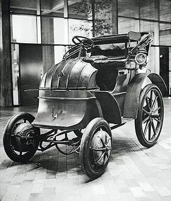 Prvi svetovni hibridni avto Porsche, ki ga je objavil Lonera, 1900