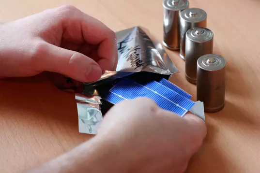 Sonnige battery kan met jou eie hande gemaak word