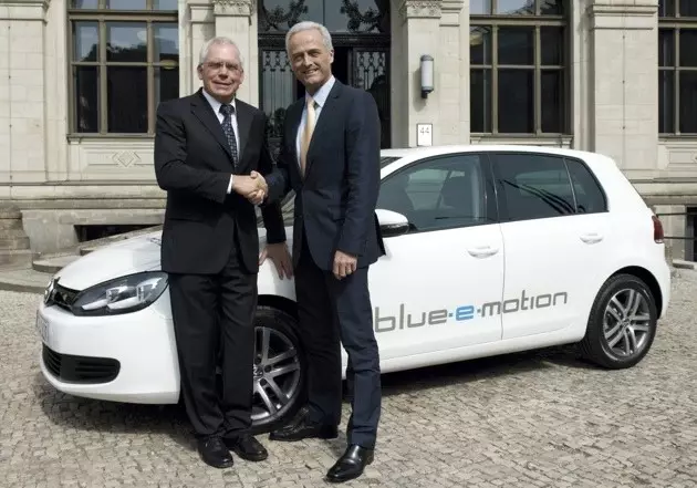 Asul-e-motion - electric vehicle gikan sa Volkswagen