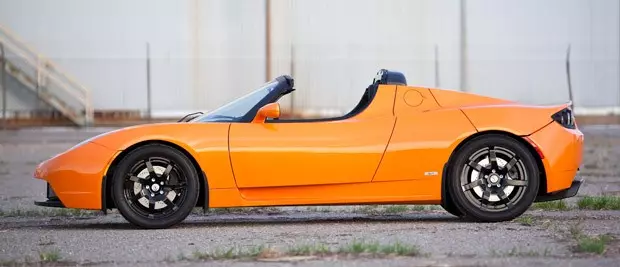 Tesla-roadster-side