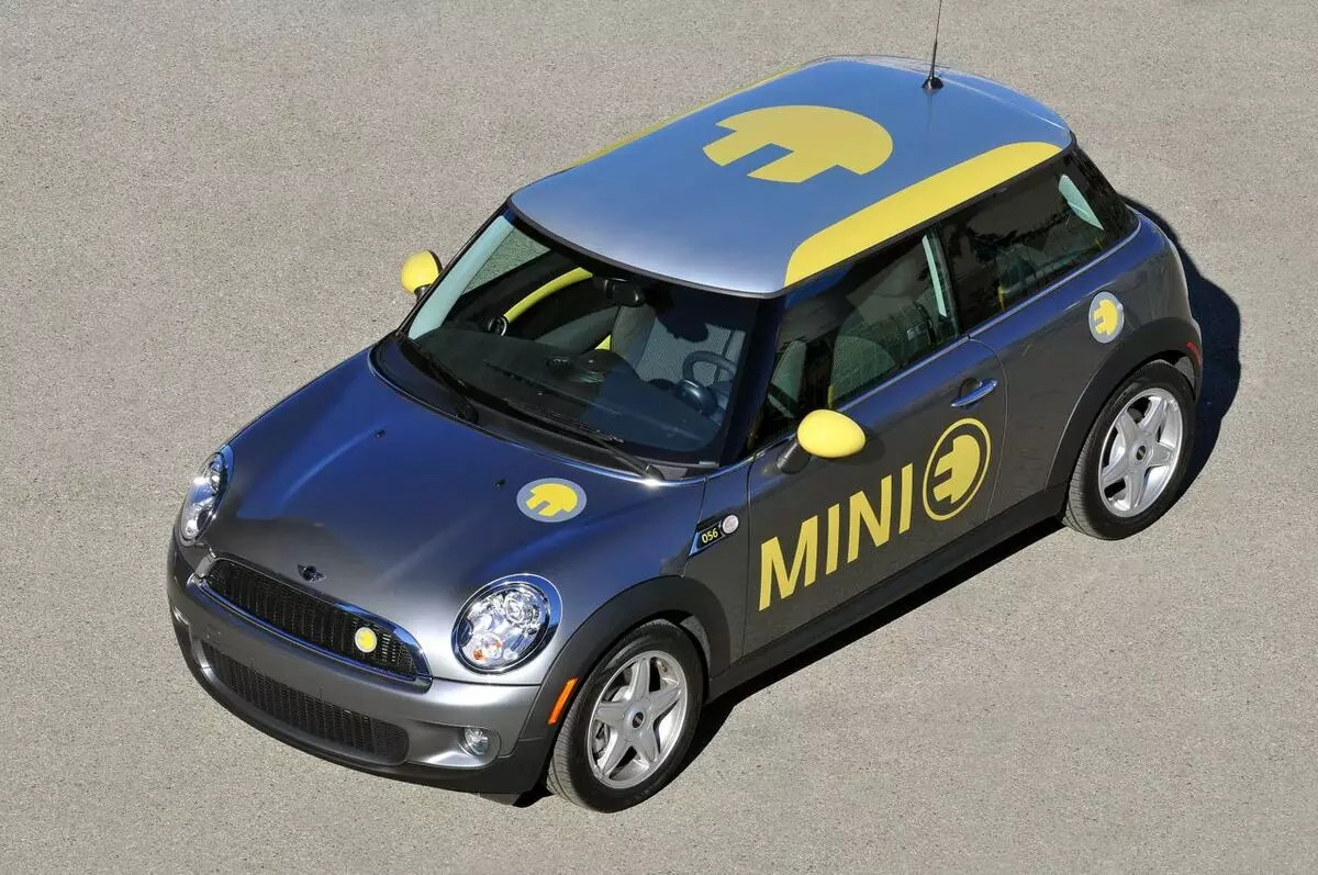 Mini E polni električni avtomobil