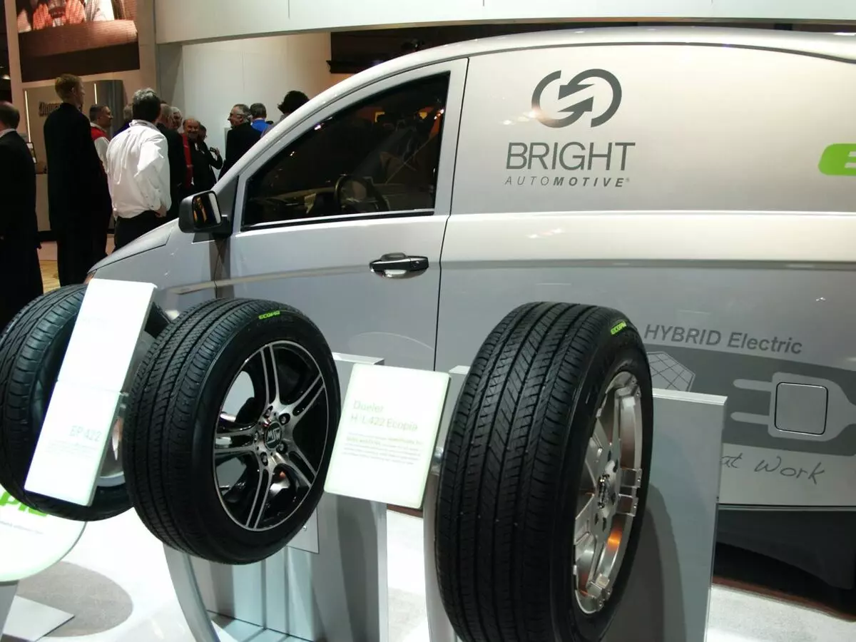 Nieuwe banden Bridgestone Ecopia op de stand van de Auto Show in Chicago