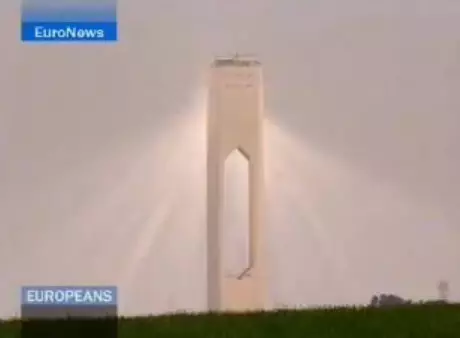 Central de energia térmica solar na Espanha - e bonita e eficiente e limpa :)