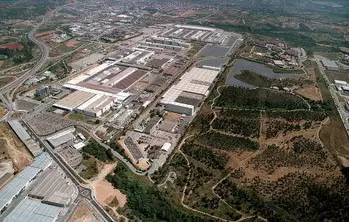 Quadrat von Fabrikwerkstätten können als Sprungbrett zum Platzieren von Sonnenkollektoren verwendet werden