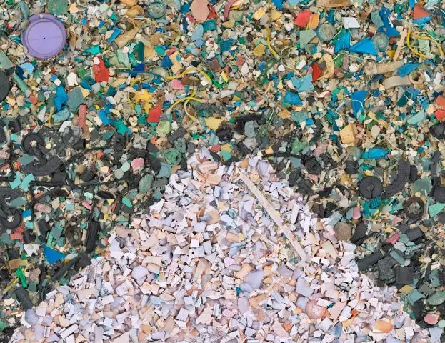 Chris Jordan - Pasifik Okyanusu'nun plastik atıklarının resmi