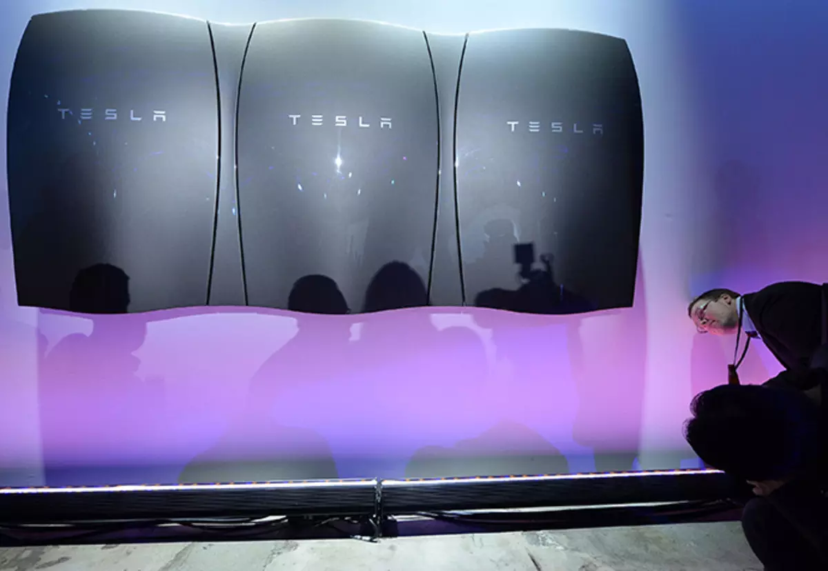 Háztartási akkumulátor Tesla: Hány darabot kell biztosítania az egész világot?